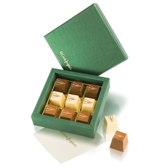 Chest with 9 chocolate pyramid